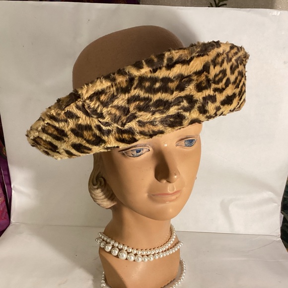 Sonni, San Diego | Accessories | Vintage Wool Felt Leopard Print Hat ...